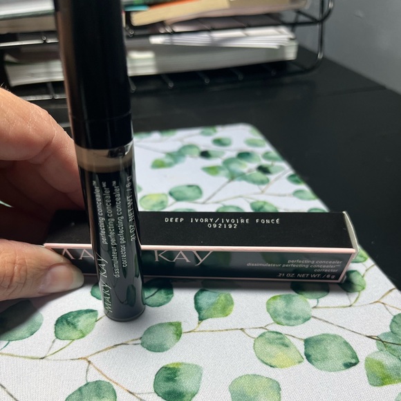 Mary Kay | Makeup | Going Out Of Business Mary Kay Consultant Deep ...